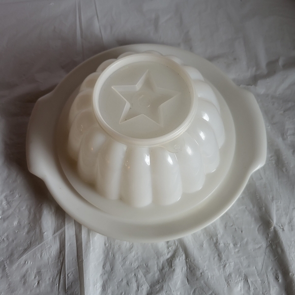 Tupperware | Kitchen | Vtg Tupperware Gelatin Mold Jelnserve Bowl Mold ...